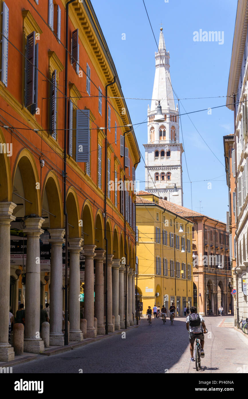 Modena cathedral hi-res stock photography and images - Alamy
