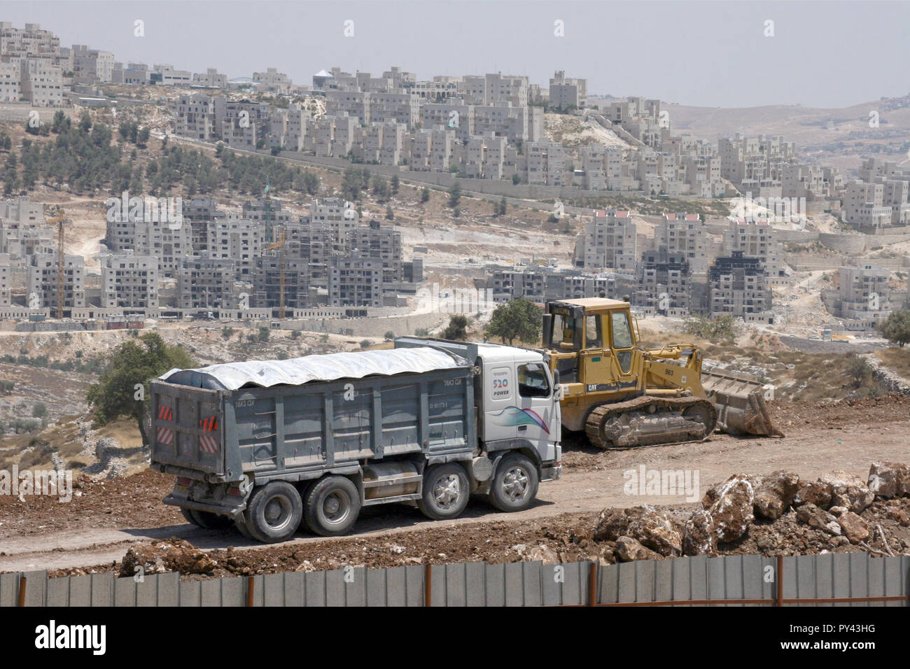 MA'ALE ADUMIM, JERUSALEM, PALESTINE, WEST BANK - JULI 11, 2004 ...
