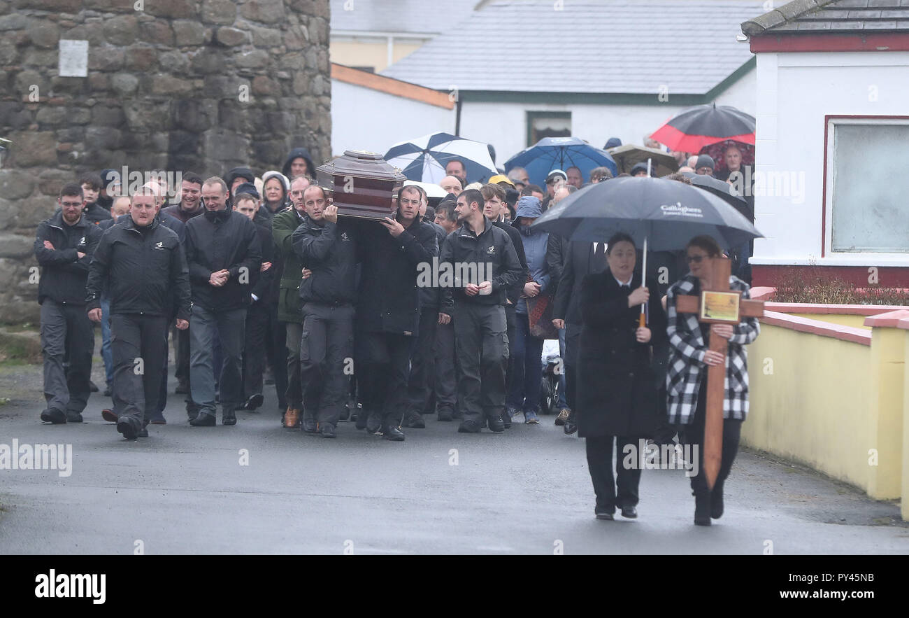 The coffin of Ireland's last king, Patsy Dan Rodgers, makes it way to ...