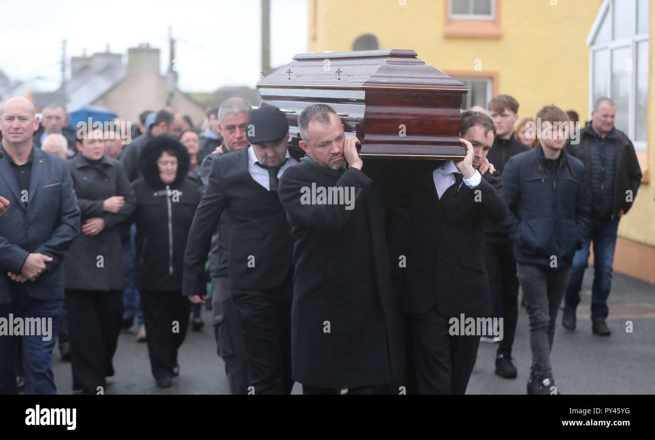 The coffin of Ireland's last king, Patsy Dan Rodgers, makes it way to ...