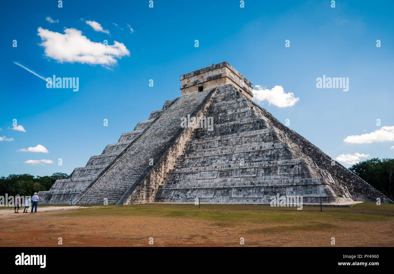 The Ancient Mayan Pyramid at Chichen Itza, Mexico Stock Photo - Alamy