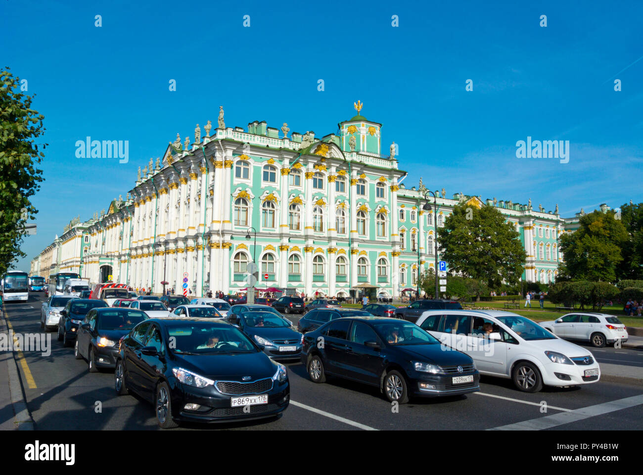 St petersburg palace embankment hi-res stock photography and images - Alamy