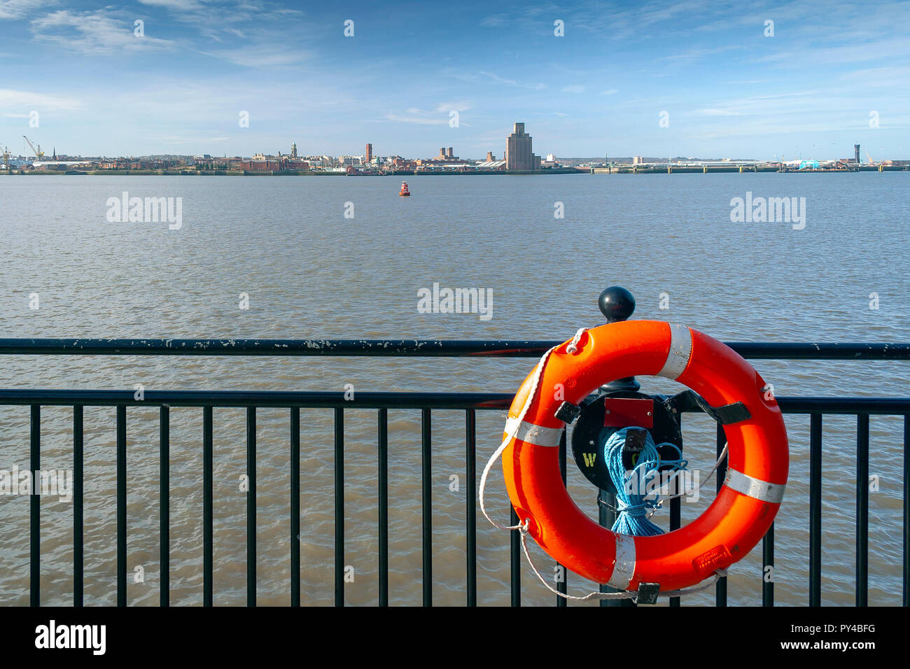 Merseyside landmark river mersey hi-res stock photography and images ...