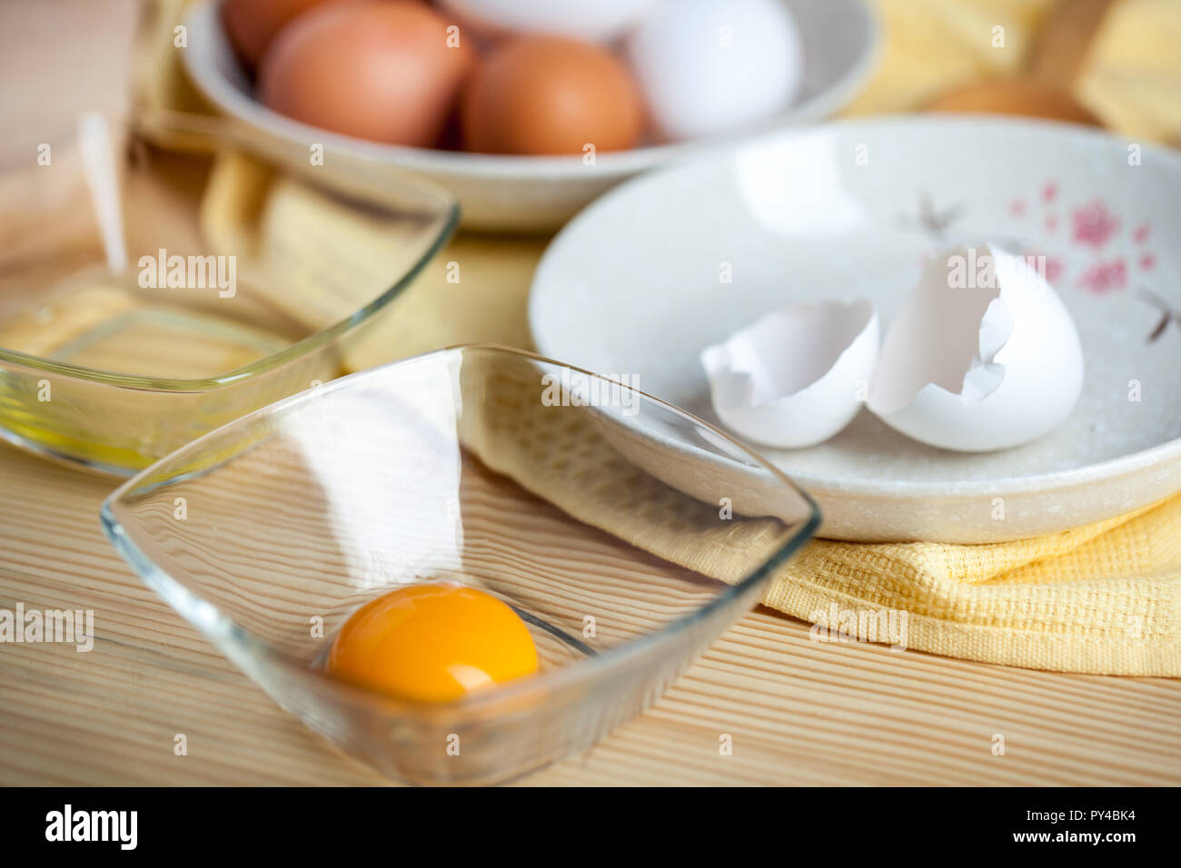 How to separate eggs hi-res stock photography and images - Alamy