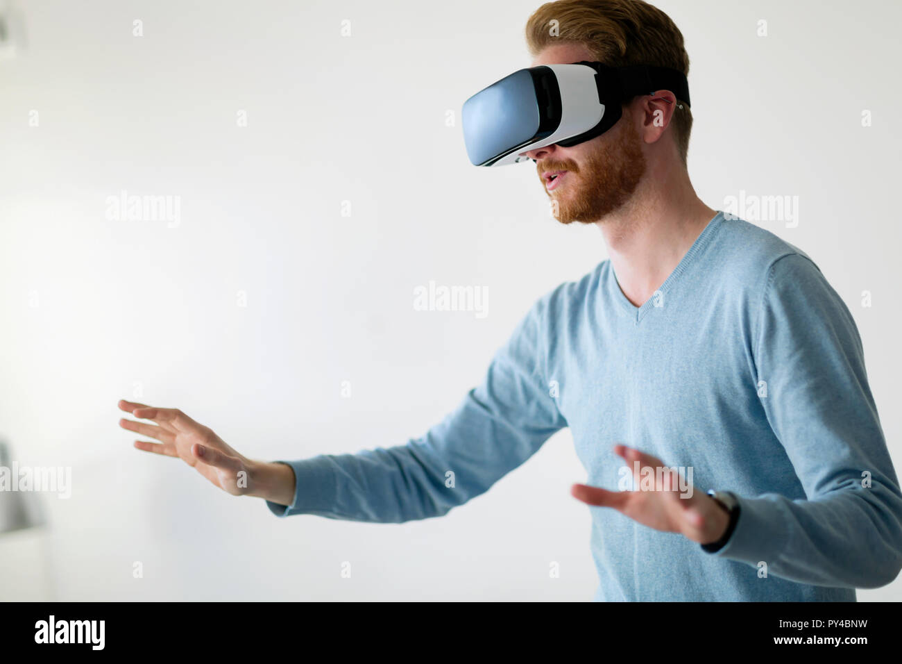 Person wearing vr headset hi-res stock photography and images - Alamy
