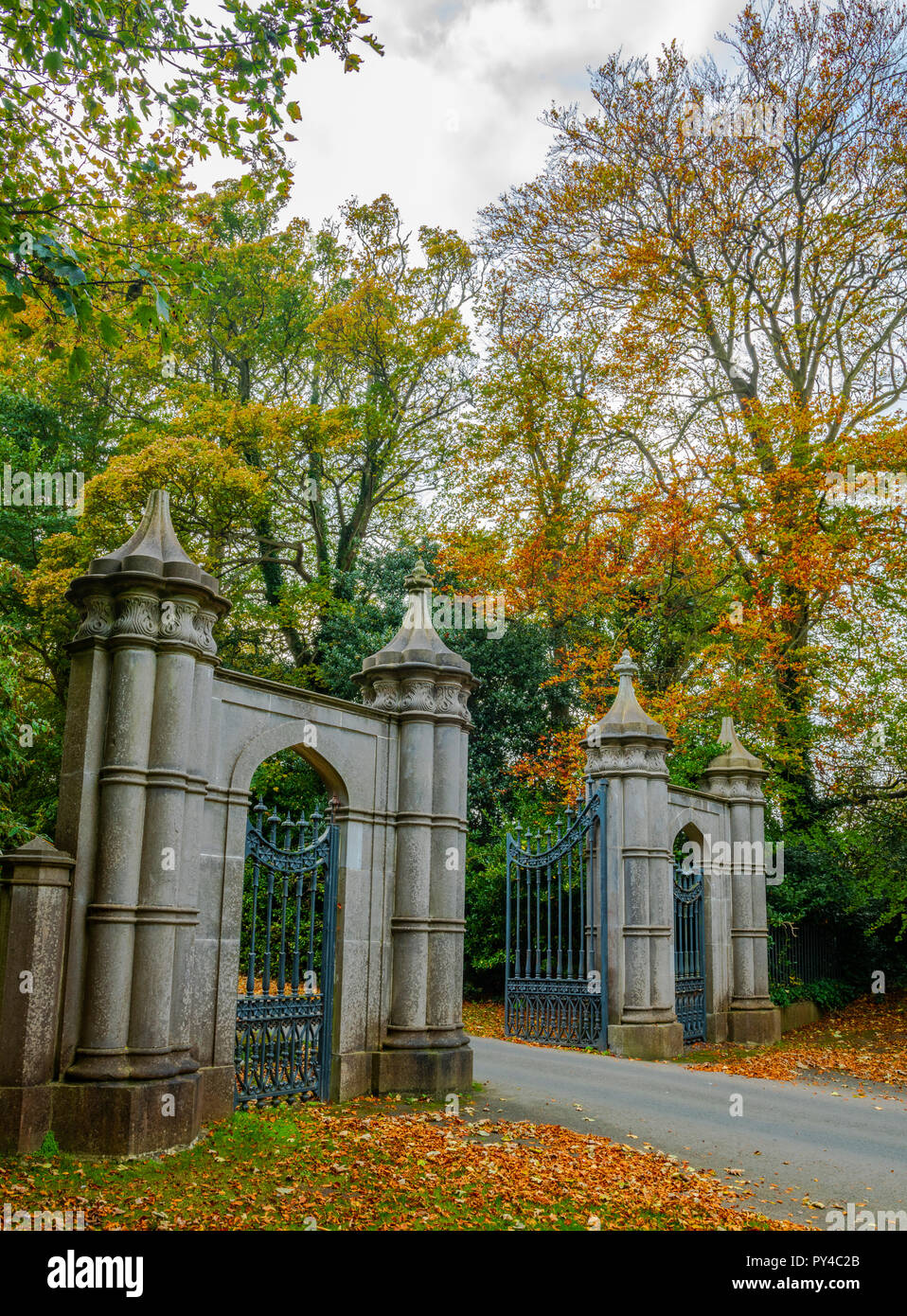 Howth castle hi-res stock photography and images - Alamy