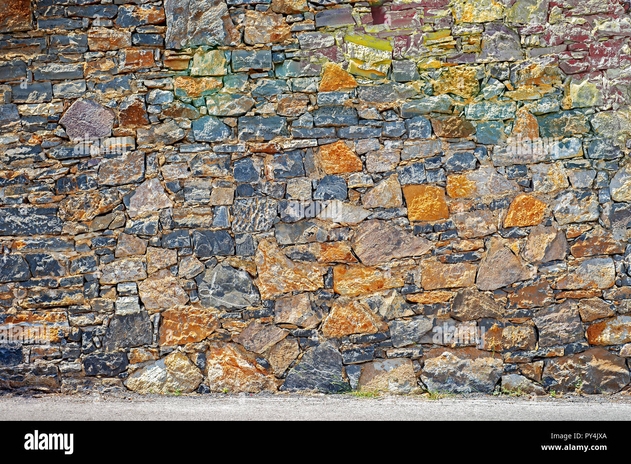 Aged brickwall hi-res stock photography and images - Alamy
