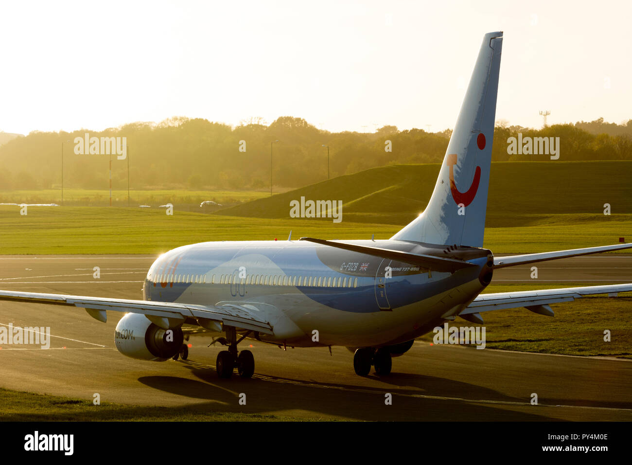 Tui boeing 737 800 hi-res stock photography and images - Alamy