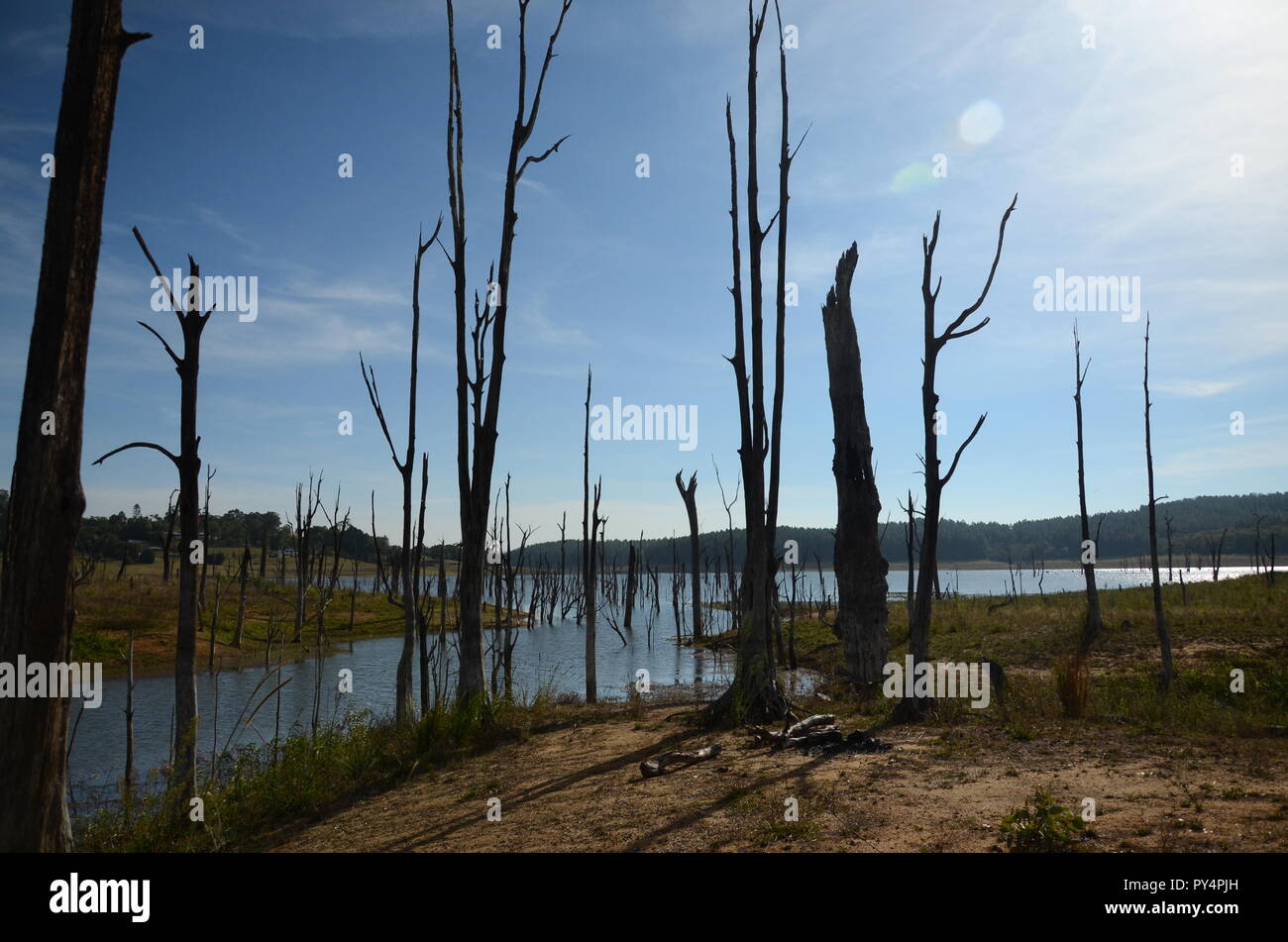 Tinaroo falls dam hi-res stock photography and images - Alamy