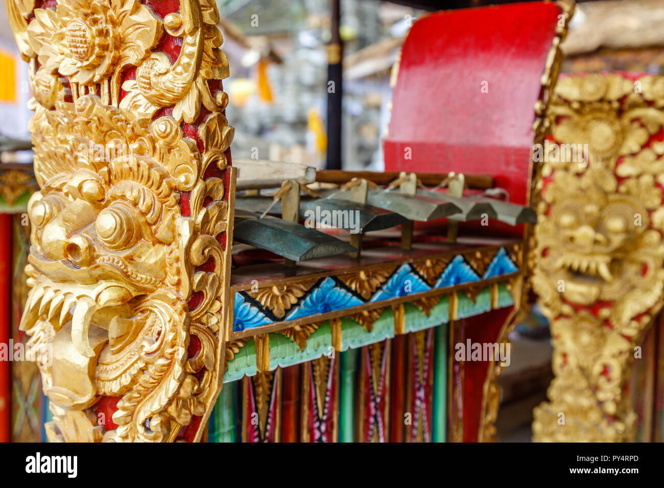 Instruments gamelan hi-res stock photography and images - Alamy