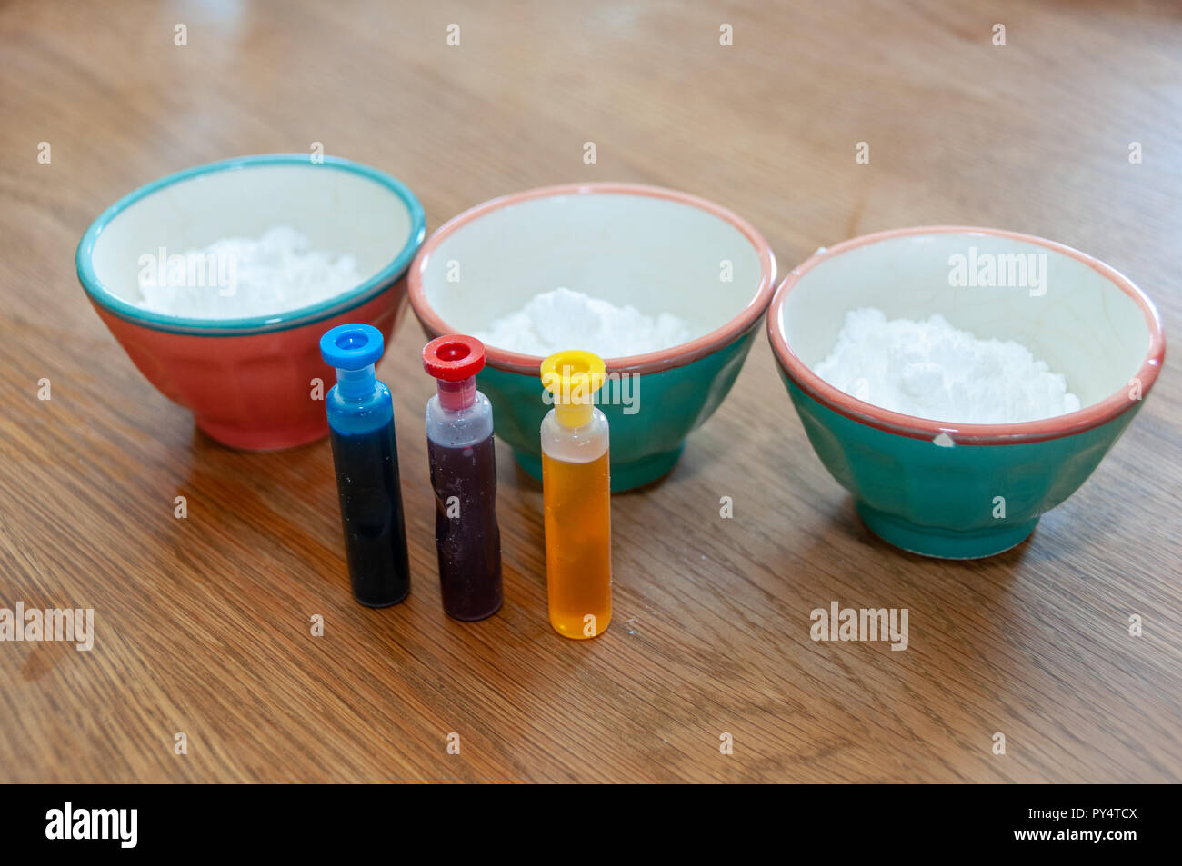 Food coloring bottle hi-res stock photography and images - Alamy