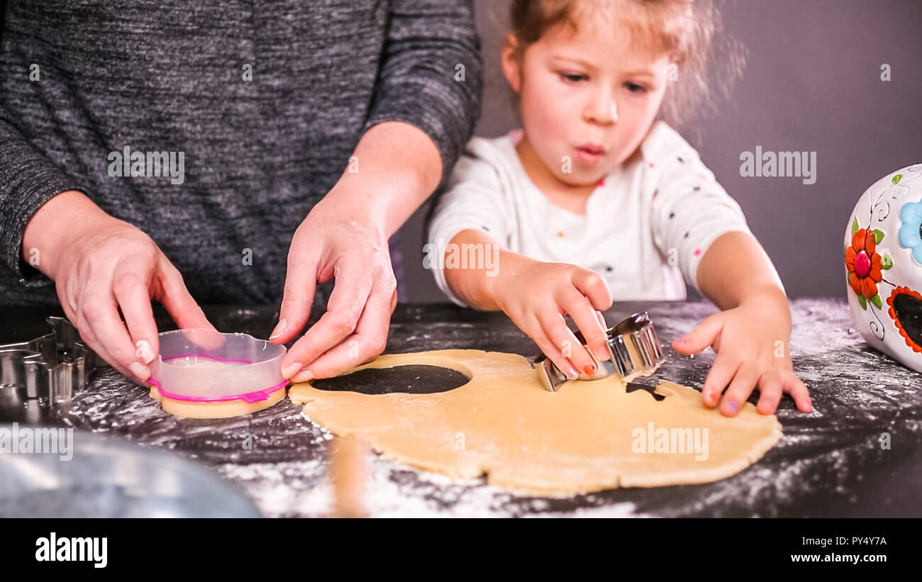 Mother daughter baking sugar cookies hi-res stock photography and ...