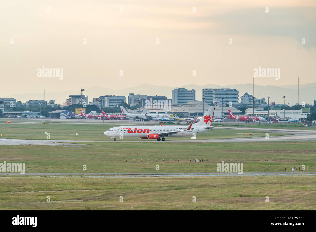 Thai lion air boeing taxiing hi-res stock photography and images - Alamy