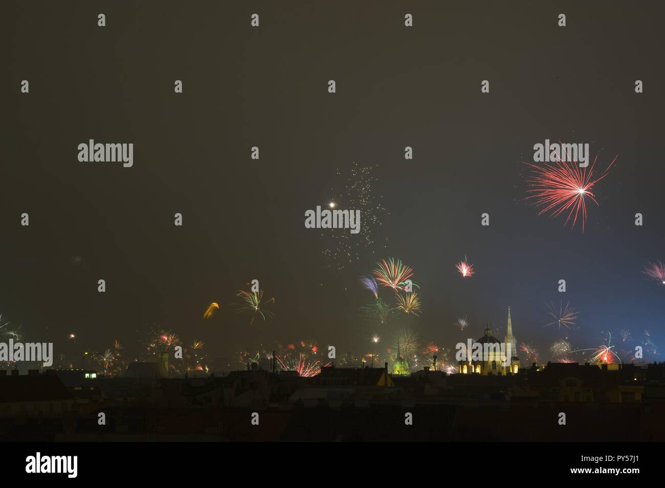 Wien, Silvesterfeuerwerk - Vienna, Fireworks Stock Photo - Alamy