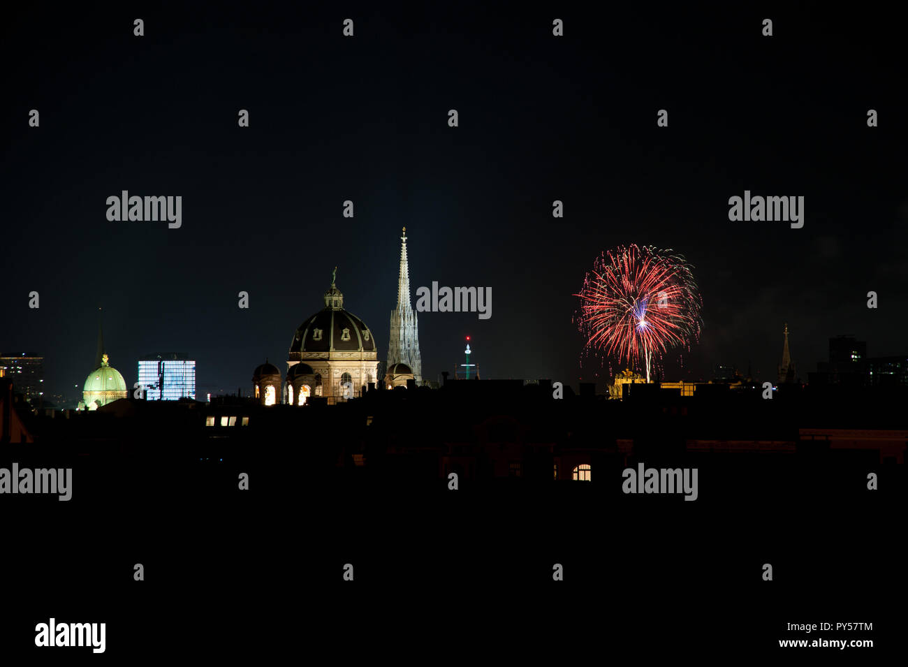 Wien, Innenstadt, Panorama mit Feuerwerk - Vienna, Fireworks Stock ...