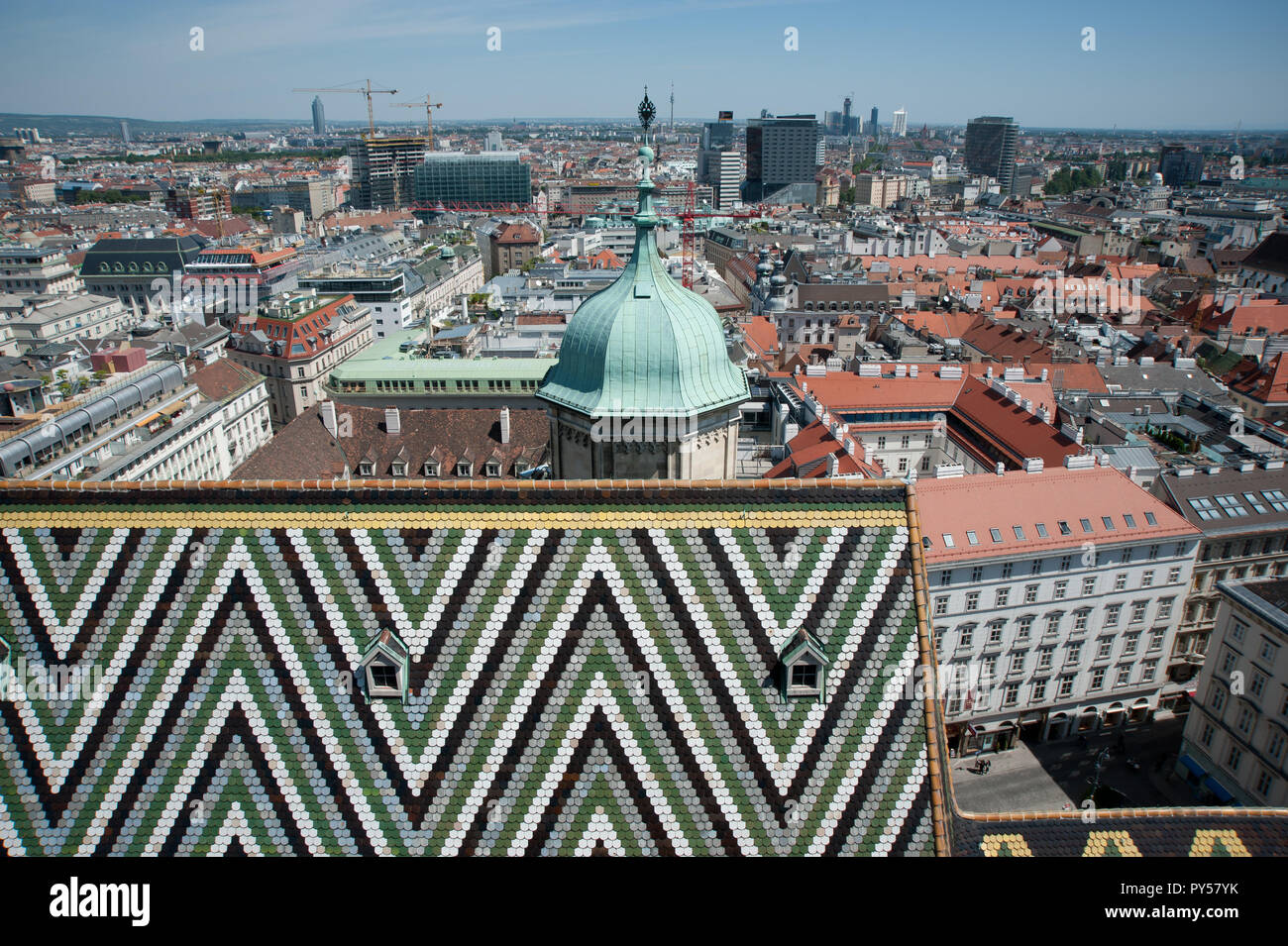Wien, Stephansdom, Blick auf das Dach und Südturm - Vienna, St ...