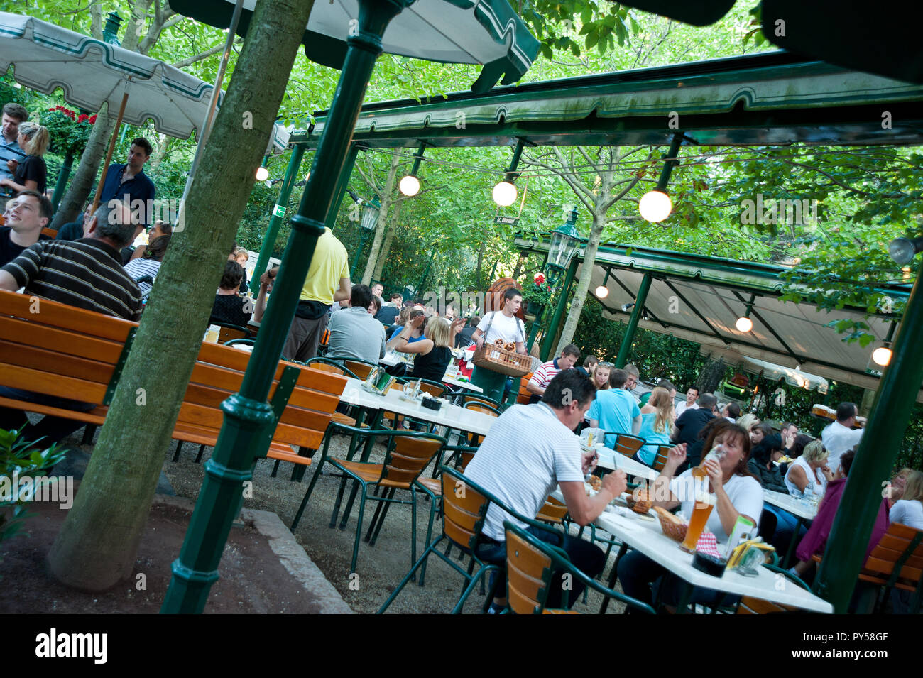 Schweizerhaus Prater Wien | Karl Kolarik’s Schweizerhaus im Prater ...