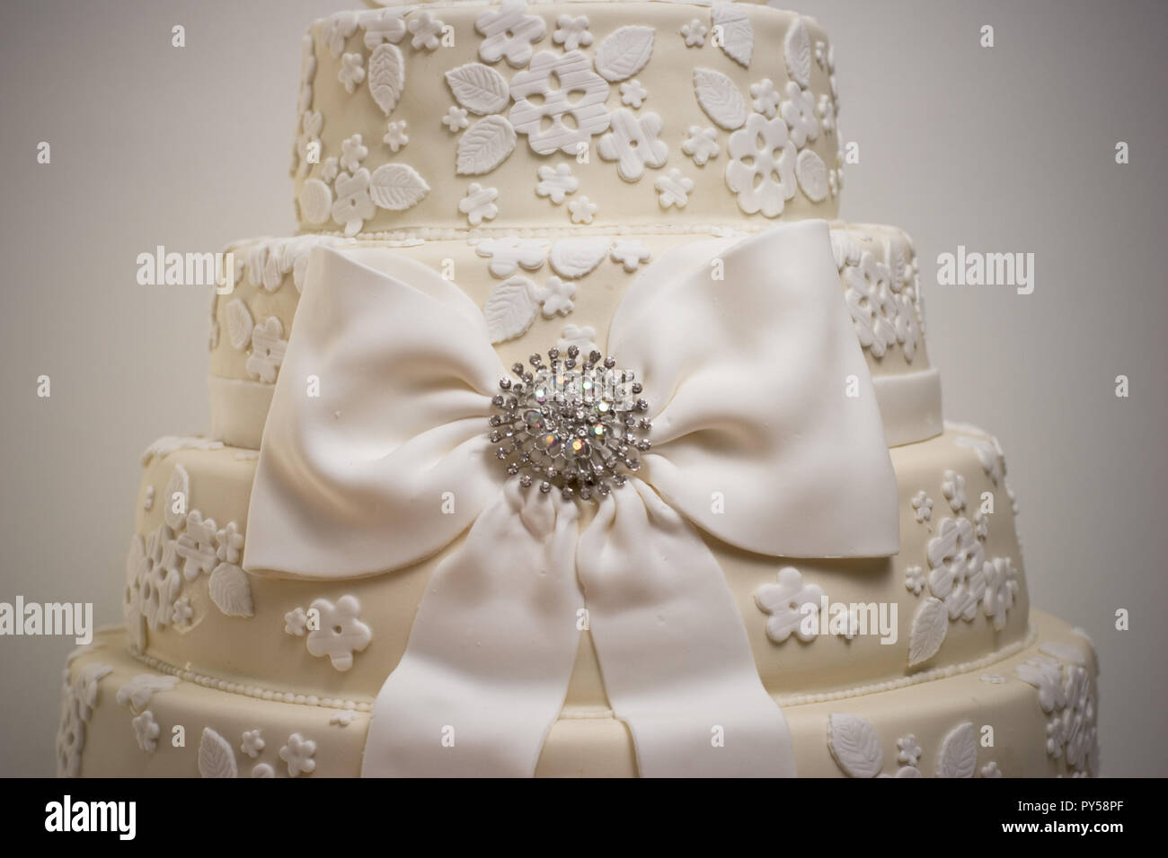 Wedding cake studio shot Stock Photo - Alamy