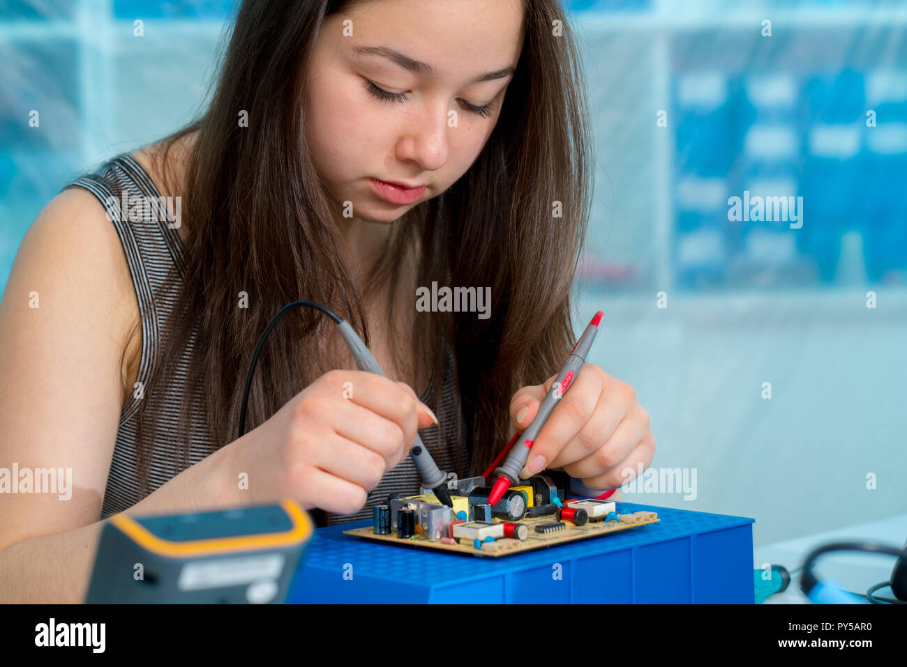 Young woman in robotics laboratory Stock Photo - Alamy