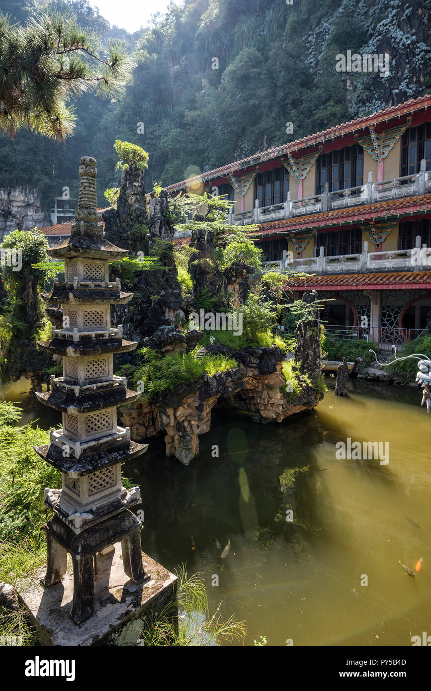 Sam Poh Tong Temple, Ipoh, Malaysia - It is the biggest cave temple in ...