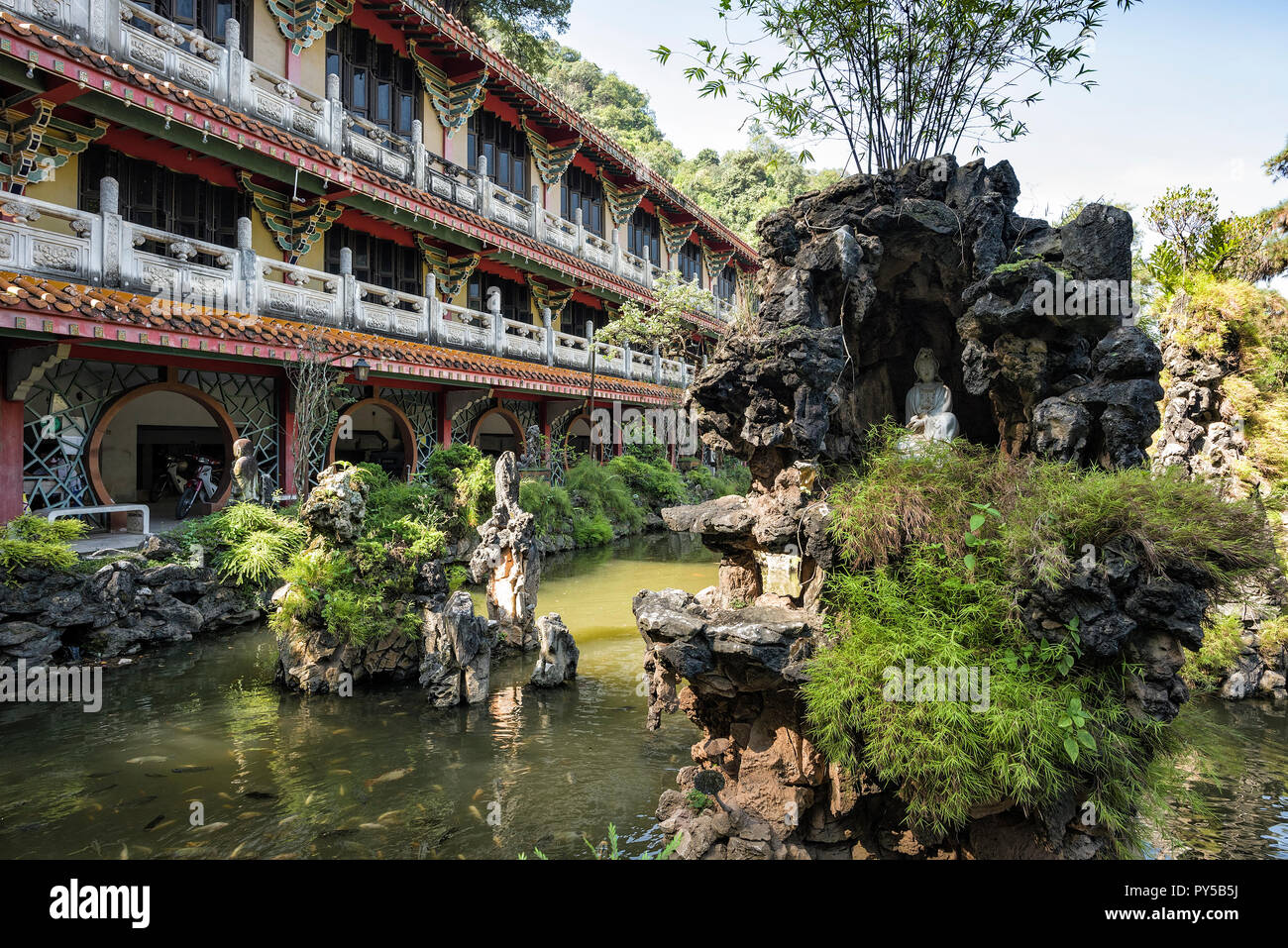 Sam Poh Tong Temple, Ipoh, Malaysia - It is the biggest cave temple in ...