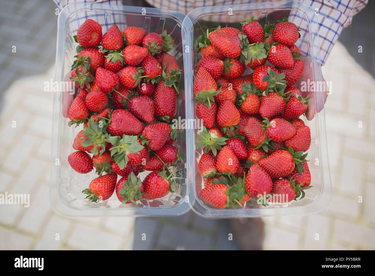 2 punnets of strawberries hi-res stock photography and images - Alamy