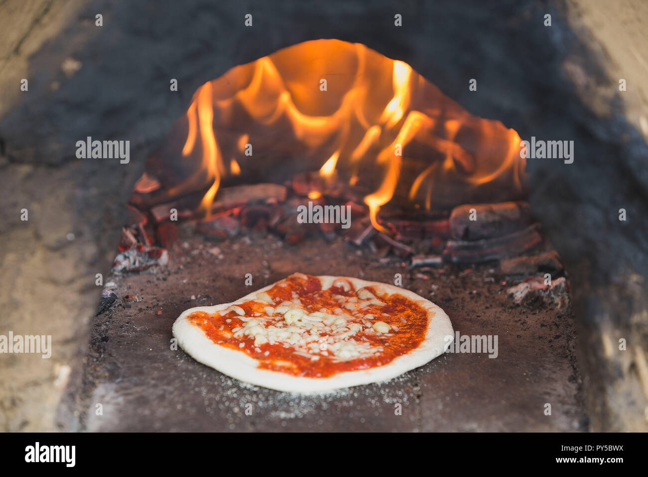 Authentic pizza margherita hi-res stock photography and images - Alamy