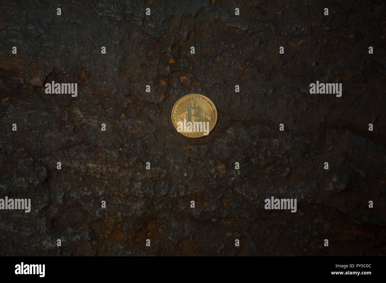 Bitcoin with metal texture background Stock Photo - Alamy