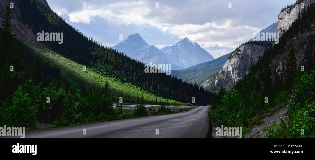 Panorama of dramatic landscape along the Icefields Parkway, Canada ...