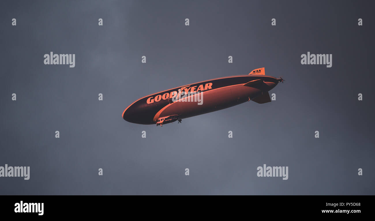 Blimp stadium hi-res stock photography and images - Alamy