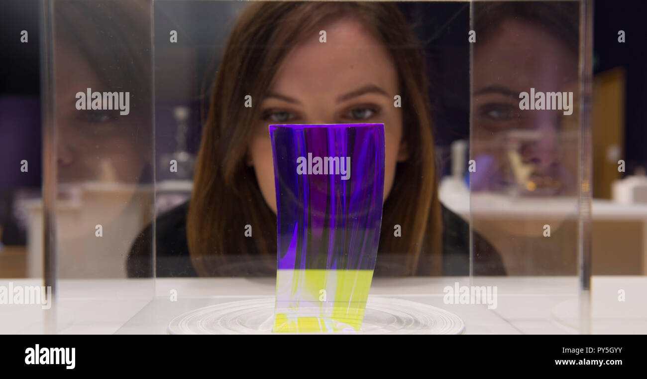 Perspex box art hi-res stock photography and images - Alamy