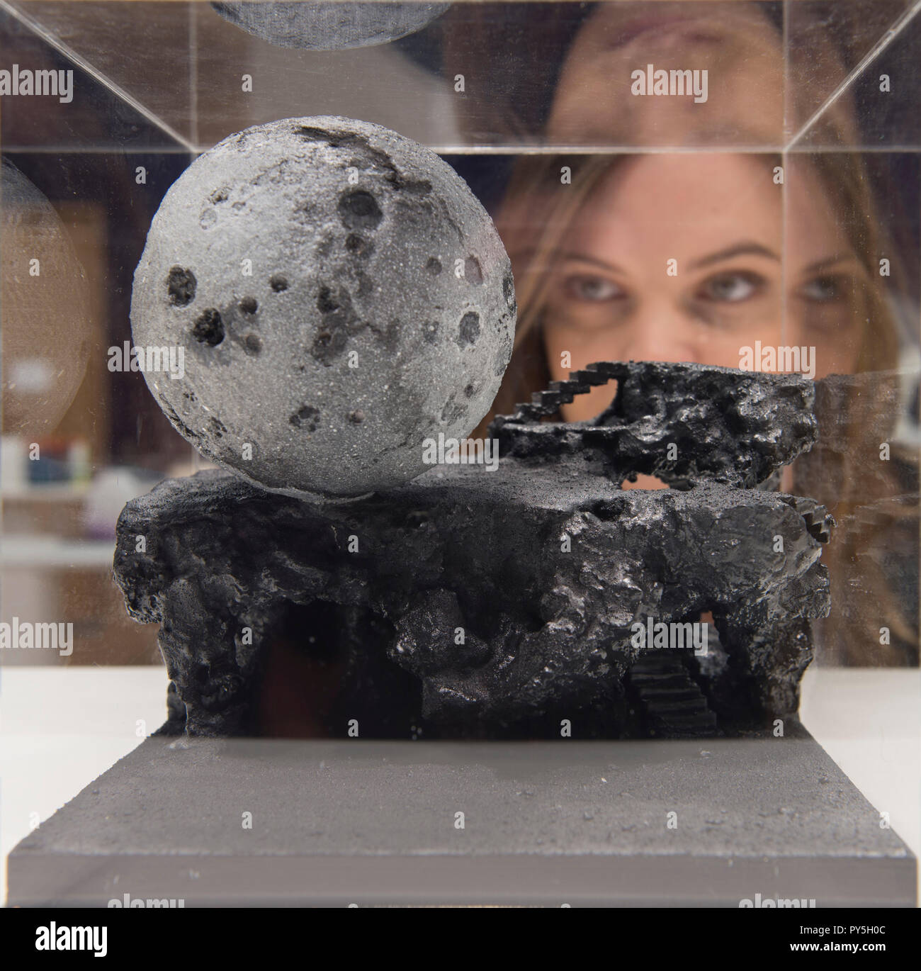 Perspex box art hi-res stock photography and images - Alamy