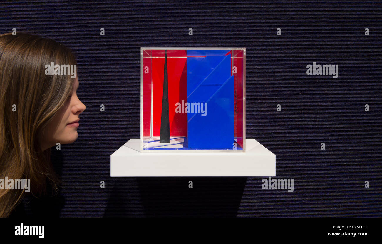 Perspex box art hi-res stock photography and images - Alamy