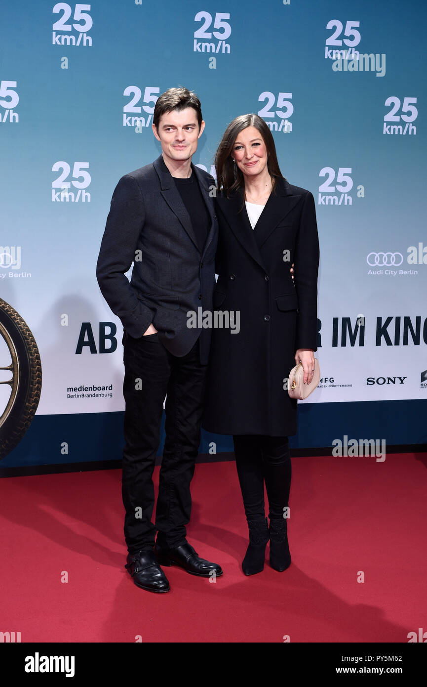 Berlin, Germany. 25th Oct, 2018. Sam Riley (l), actor, and his wife ...