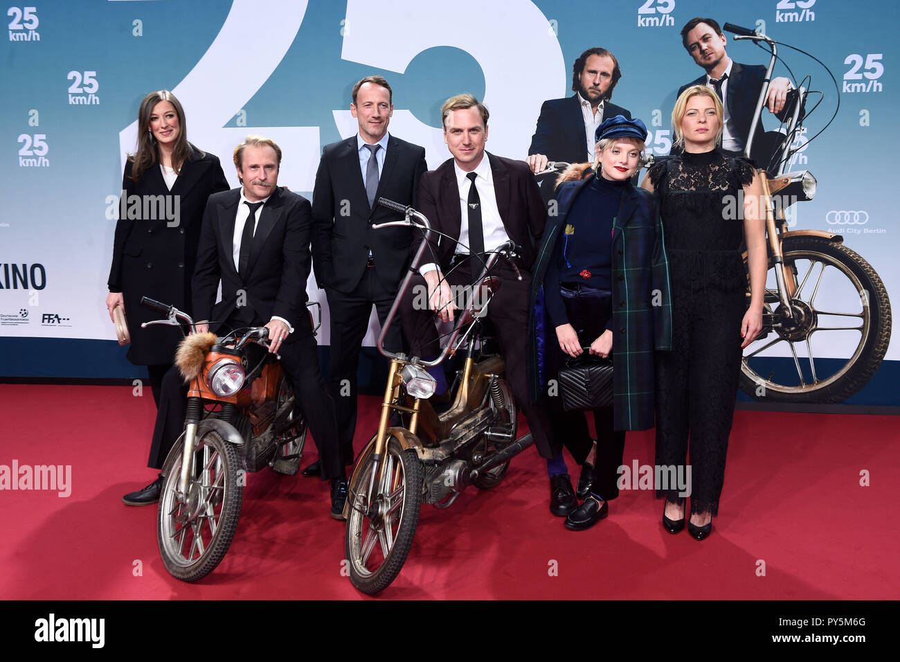 Berlin, Germany. 25th Oct, 2018. The actors Alexandra Maria Lara (l-r ...