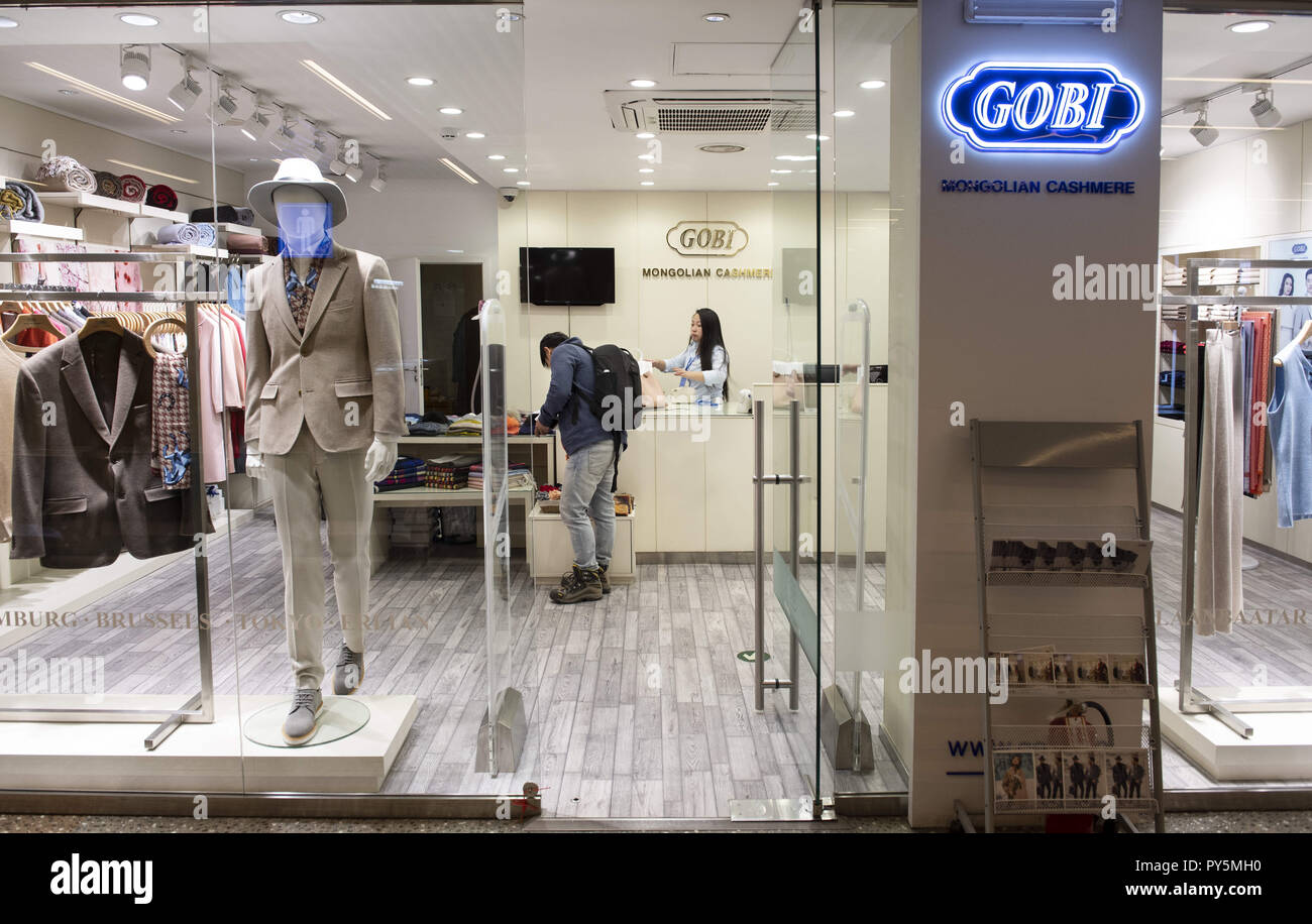 Ulaanbaatar, Mongolia. 14th Oct, 2018. Mongolian cashmere manufacturing ...