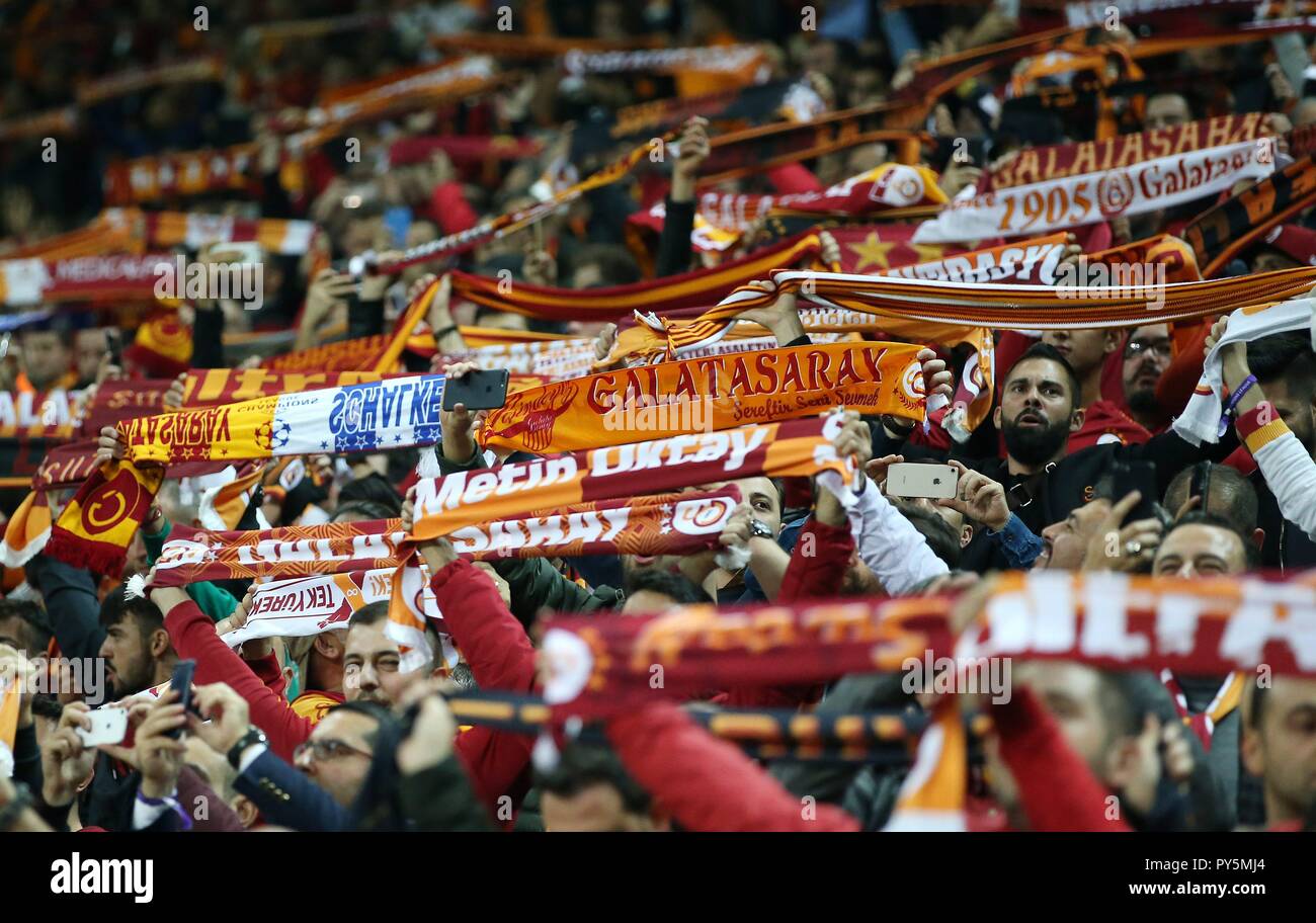 Galatasaray fans atmosphere hi-res stock photography and images - Alamy