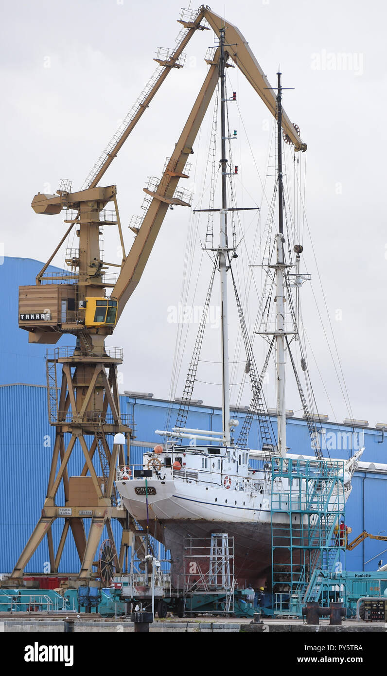 Wolgast, Germany. 25th Oct, 2018. The sailing training ship "Greif ...
