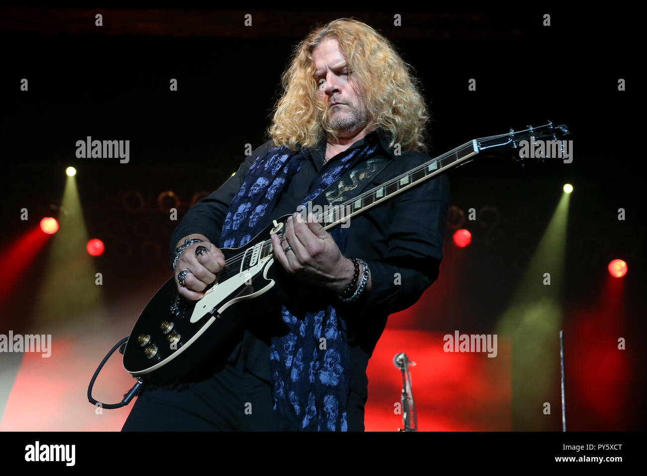 Huntington, New York, USA. 25th October, 2018. Frank Hannon of Tesla ...