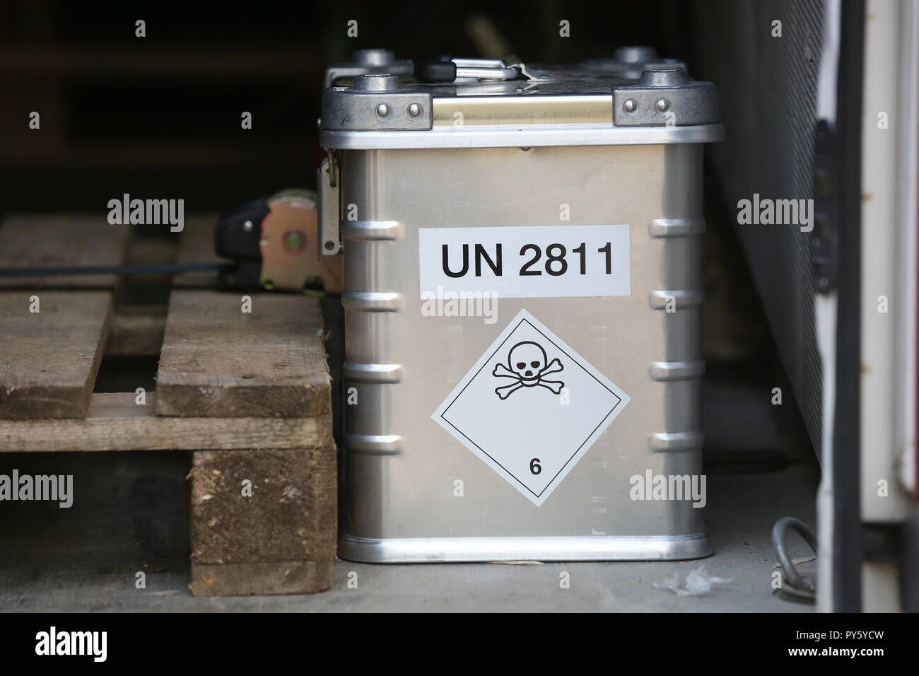 Hamburg, Germany. 25th Oct, 2018. A container with soil samples from ...