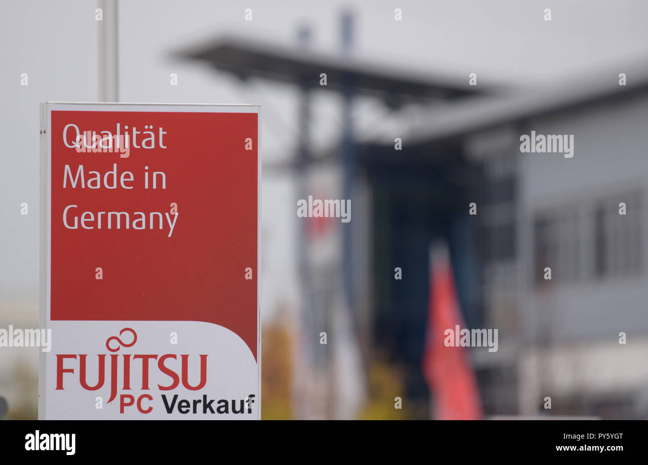 Augsburg, Germany. 26th Oct, 2018. In front of the Fujitsu factory ...