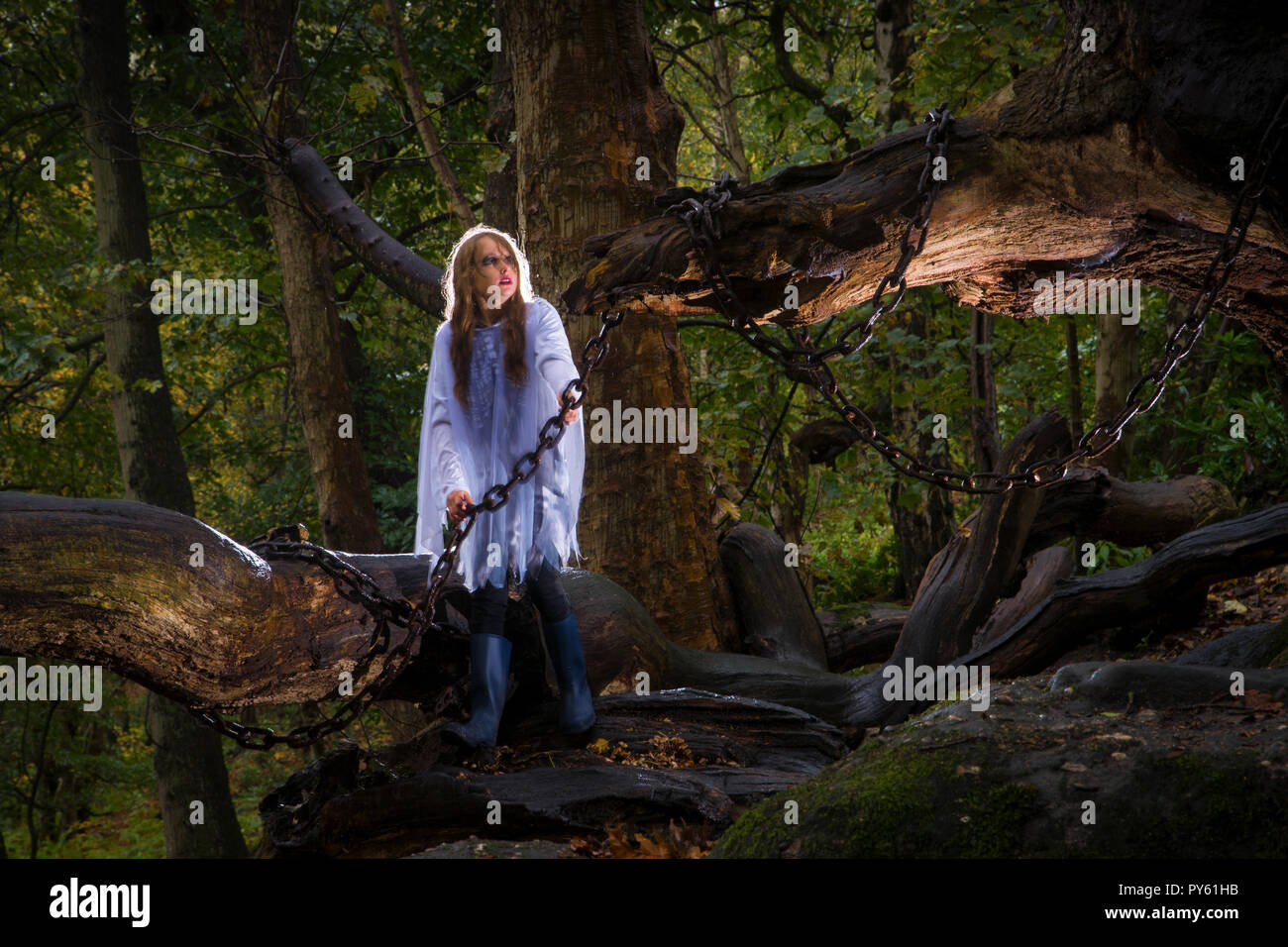 26/10/18 To mark Halloween Freya Kirkpatrick, 10, visits Britain's ...