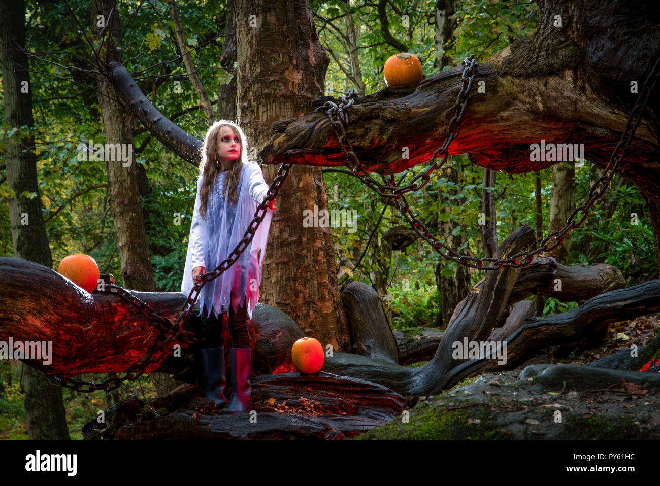26/10/18 To mark Halloween Freya Kirkpatrick, 10, visits Britain's ...