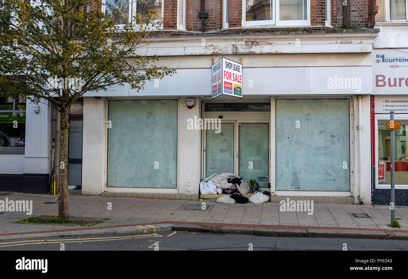 Homeless doorway shop hi-res stock photography and images - Alamy