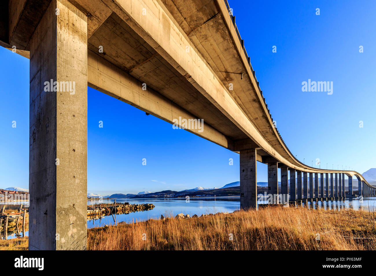 Sandnessund Bridge crosses the Sandnessundet strait between the islands ...