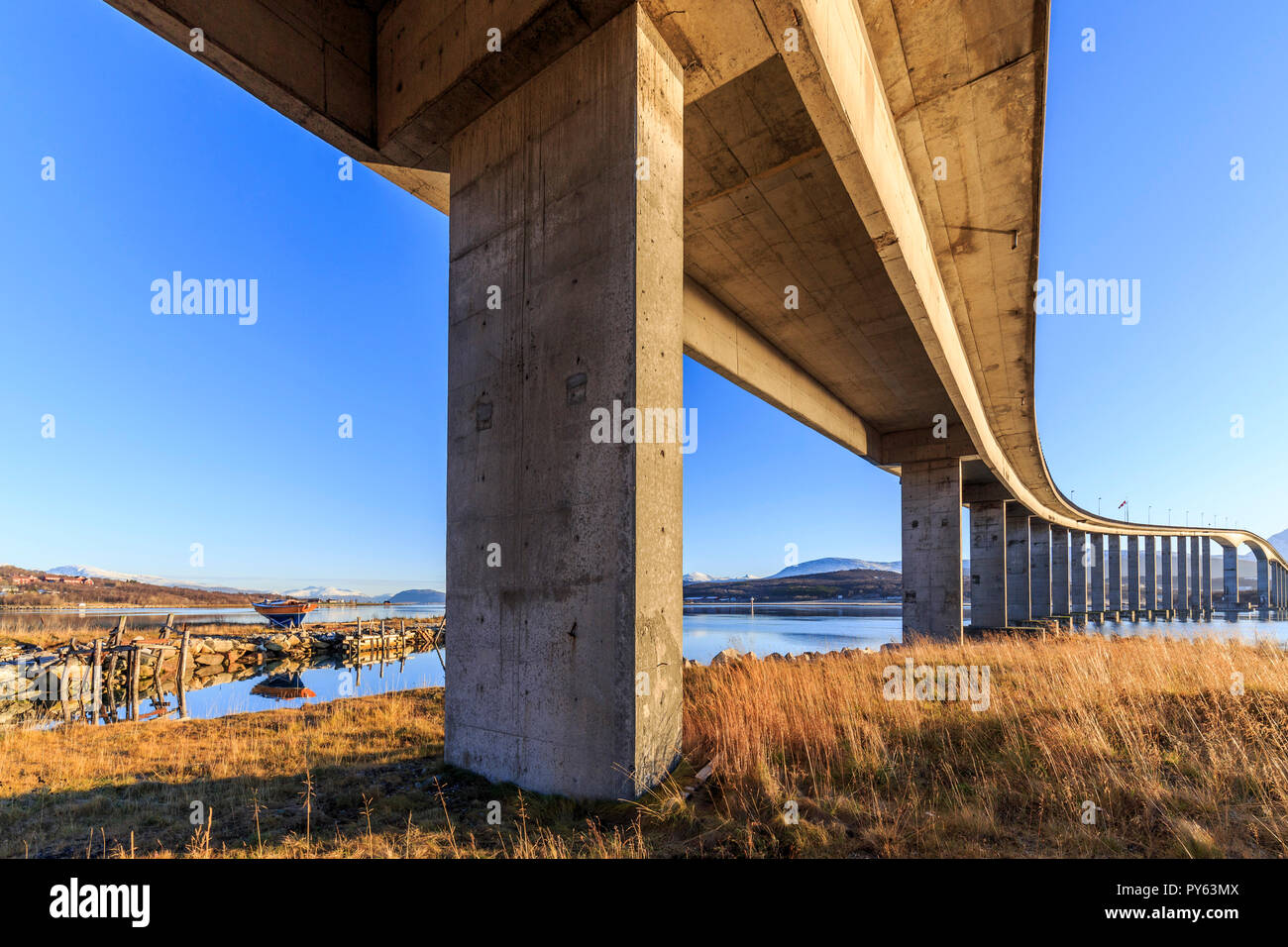 Sandnessund Bridge crosses the Sandnessundet strait between the islands ...
