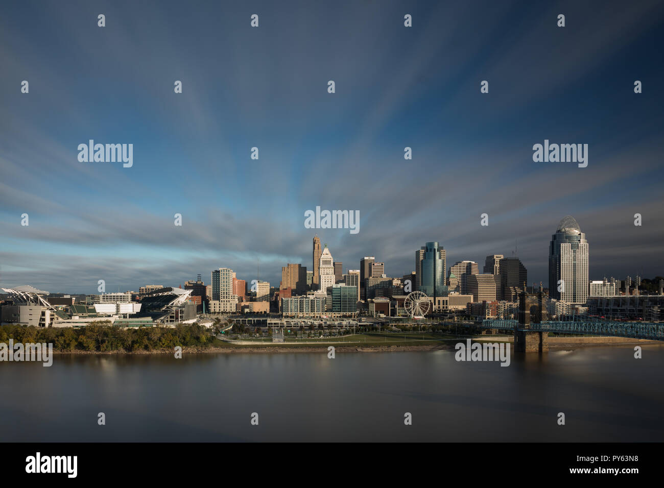 Cincinnati skyline hi-res stock photography and images - Alamy