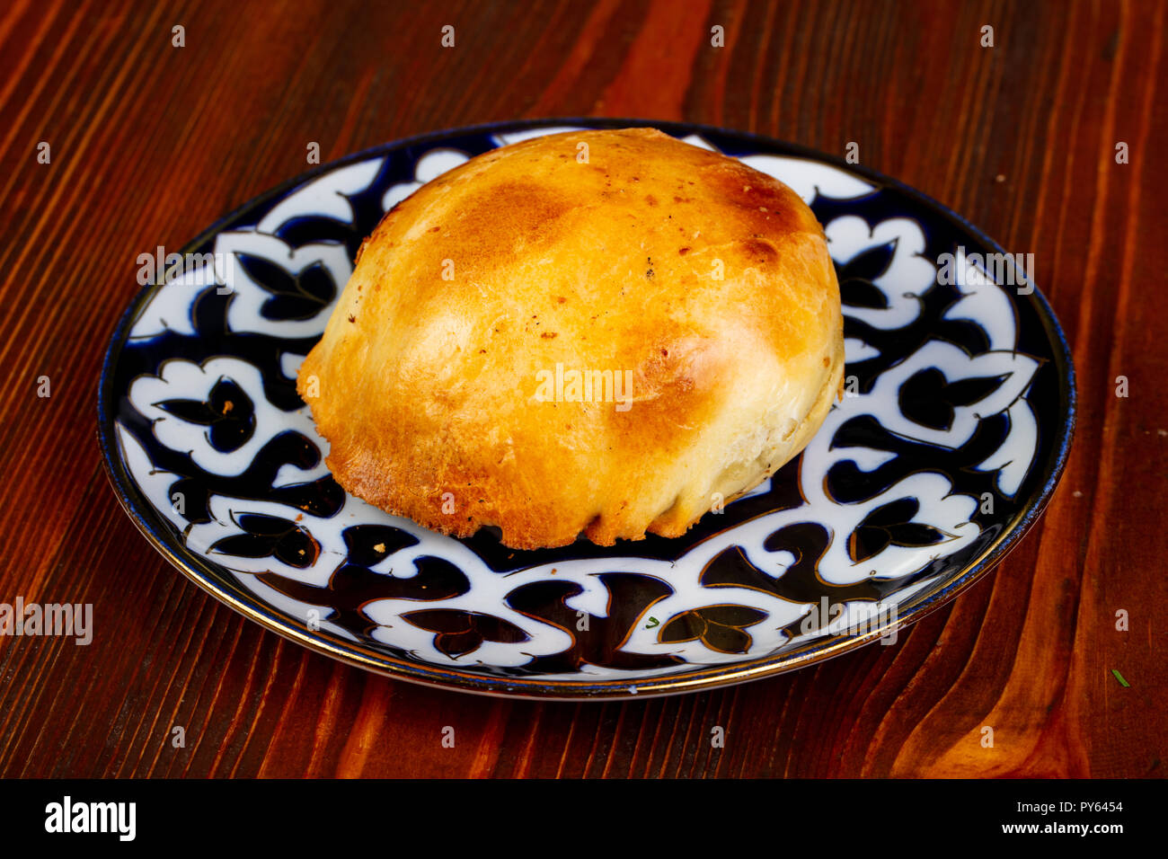 Uzbek traditional samosa in the plate Stock Photo - Alamy