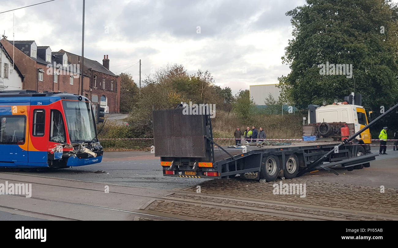 Lorry on sheffield supertram system hi-res stock photography and images ...