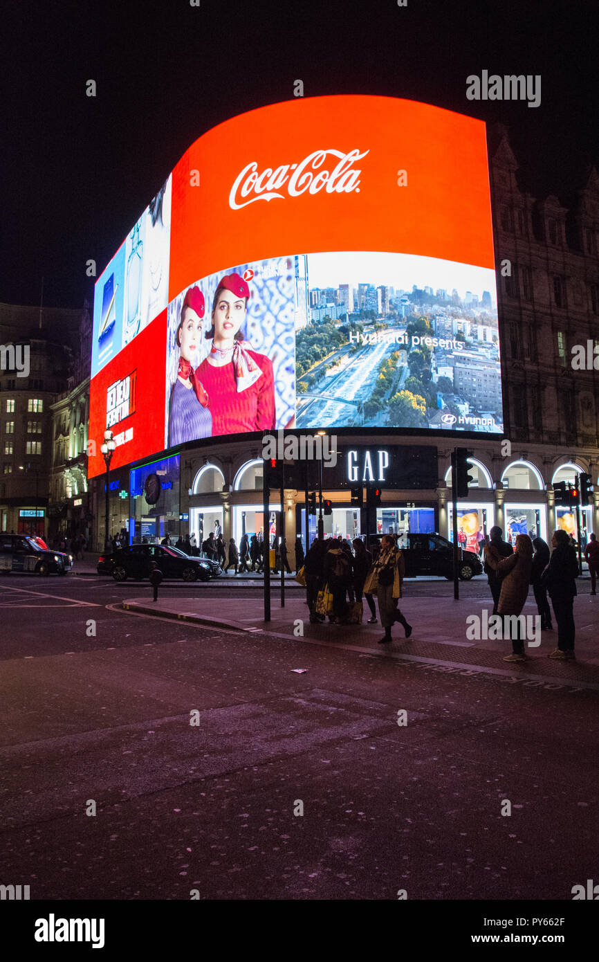 Piccadilly Lights - Landsec's huge new LED digital screen on Piccadilly ...